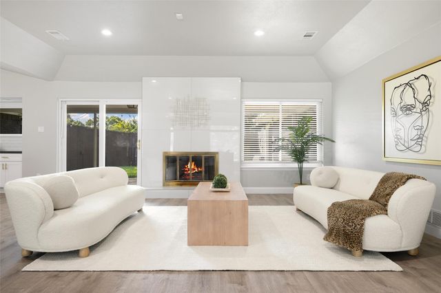 6350 Glennox Ln, Dallas, TX 75214 - HAR.com